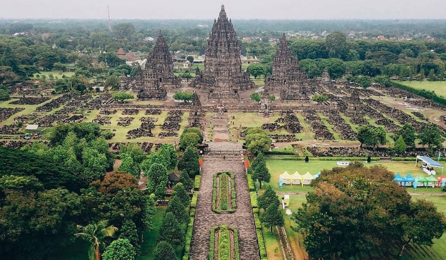 Puzzle raksasa: candi Prambanan | Kerk in Actie